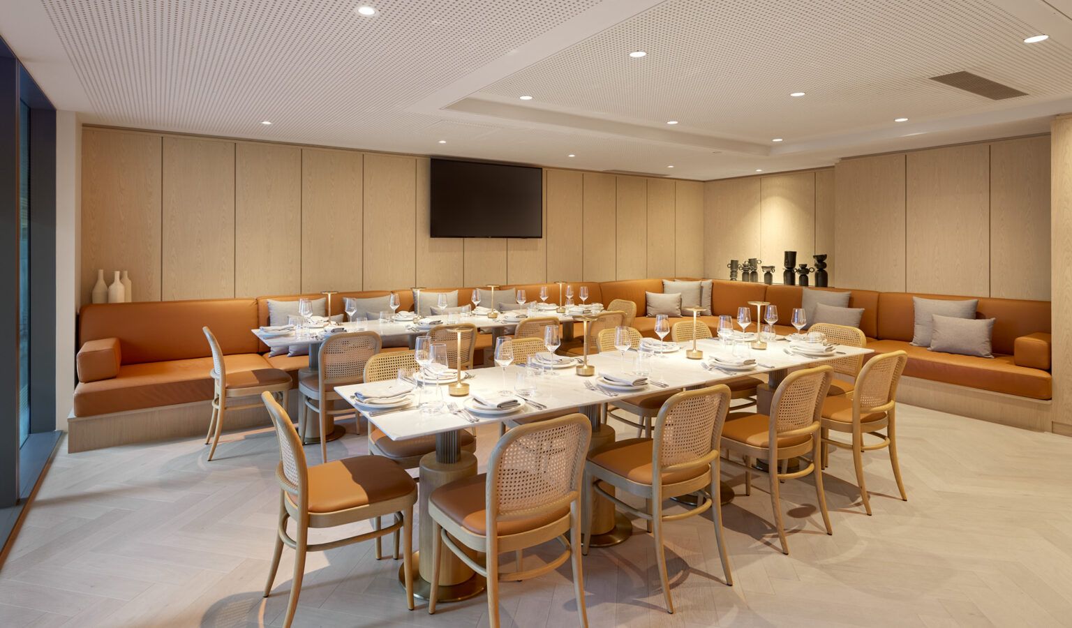 Albert Lounge - Lanson Place Parliament Gardens